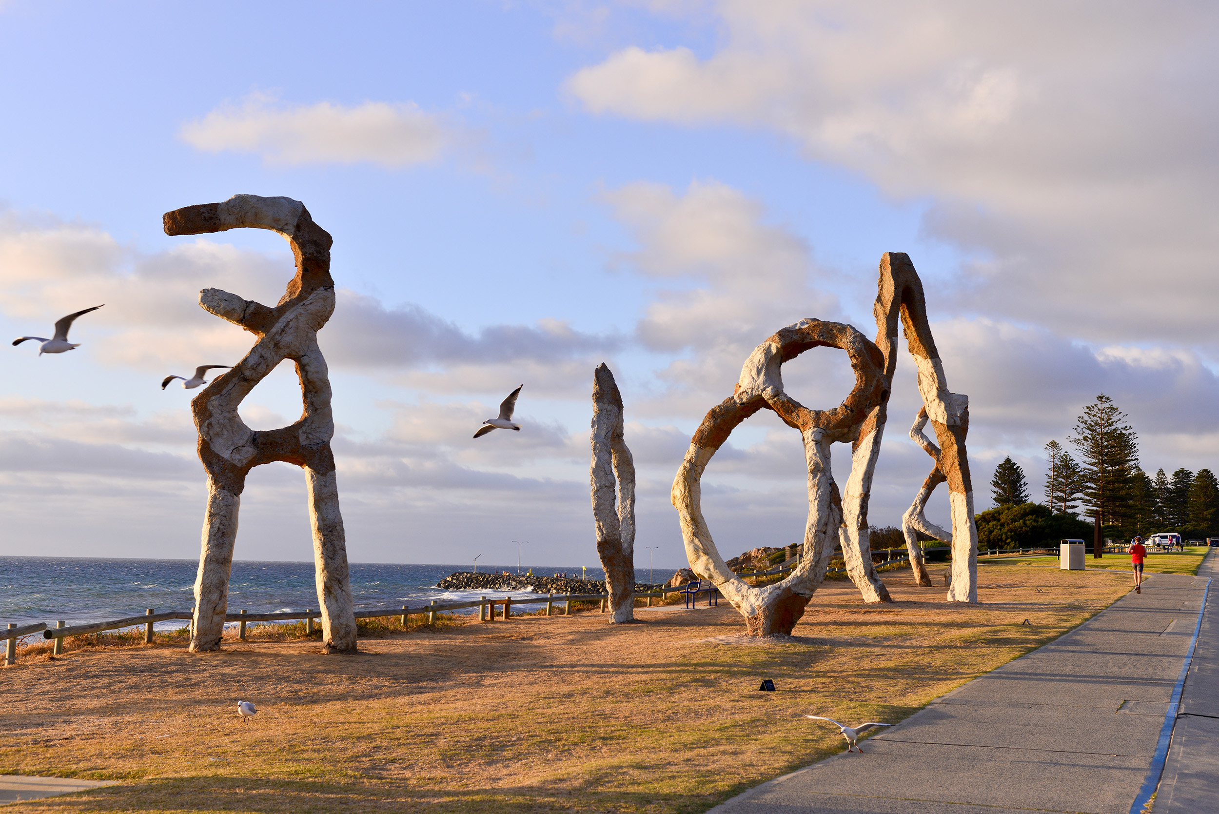 Land of Giants - Quiver, Queen, King, Jester, Giorgio (2014 ...